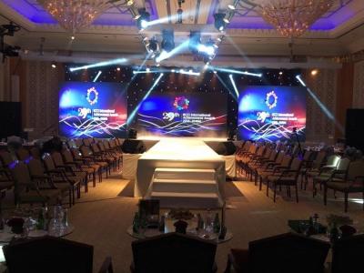 中国 屋内のためのP2.98 HD LEDの段階スクリーン表示レンタル極度の明確な視野 販売のため