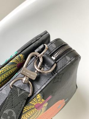 Cina Collaborazione 3WAY di stile della via della borsa M46358 degli uomini bollati unisex del monogramma del trio di LV x YK in vendita