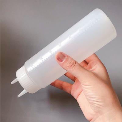 Cina La compressione di plastica della maionese di 3 ugelli di fori imbottiglia il contenitore vuoto della salsa del ketchup 350ml in vendita