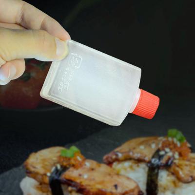 Cina Piccola bottiglia di plastica a perfetta tenuta 15ml 23ml della salsa dei sushi dell'all'aceto di Squeezy del quadrato in vendita