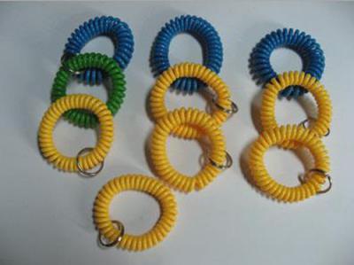 China Yellow blue coil key chain stretch spiral wrist keychain split ring from China factory for sale