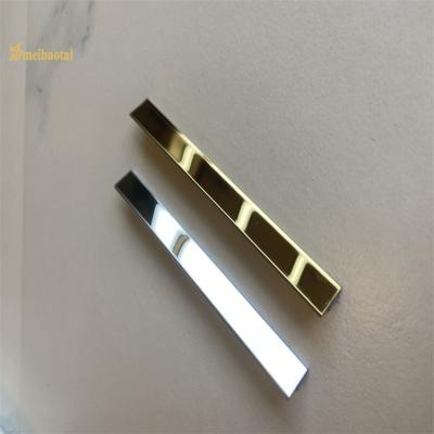 Cina Lo specchio decorativo della disposizione delle mattonelle di acciaio inossidabile dell'hotel di forma di U ha finito in vendita