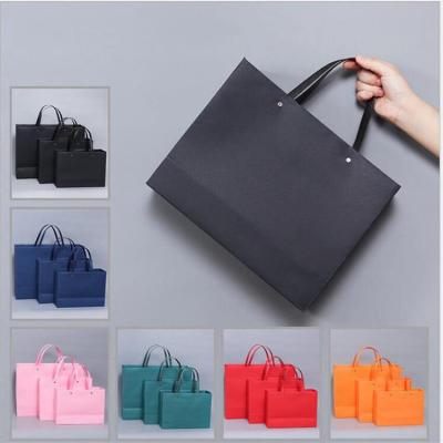 Cina Logo personalizzato Borsa di carta regalo di lusso nera con manico con stampa Flexo in vendita