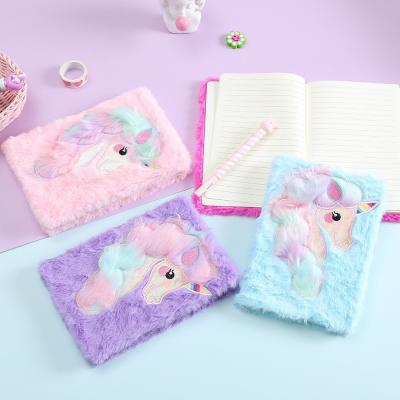 Cina Scuola femminile Unicorn Plush Notebook Lovely Fluffy Unicorn Design 4 colori personalizzati in vendita