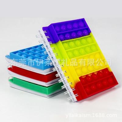 Cina Notebook per viaggiatori in silicone a spirale con copertina di gioco e magnetismo in vendita