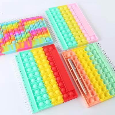 Cina Copertina in silicone impermeabile, bollino di decompressione, quaderno con 100 pagine interne e regalo in vendita