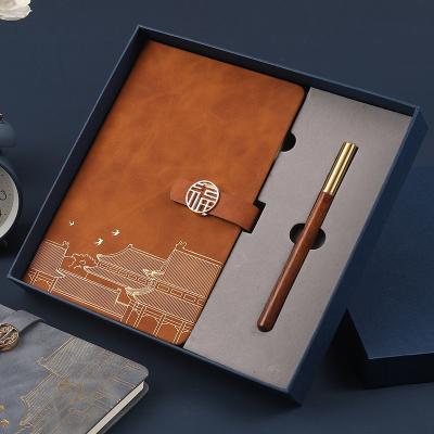 Cina Dimensioni personalizzate A5 Quaderni giornalieri a copertina rigida con penna e set regalo Dimensioni personalizzate in vendita