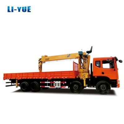Cina 7 - 20 tonnellate Telescopic Boom Truck Monted Truck Crane Max. Altezza di sollevamento di 20,7 m in vendita