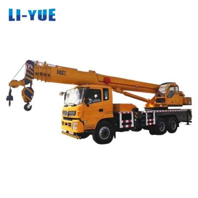 China 20 Tonnen kleiner hydraulischer Lkw-Kran Dongfeng Chassis Nennlast 20000kg zu verkaufen