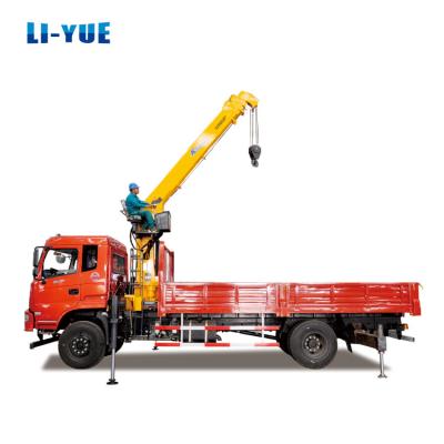 Cina Capacità di carico nominale di 8 tonnellate Gru montata su camion per esigenze di progetto edilizio in vendita