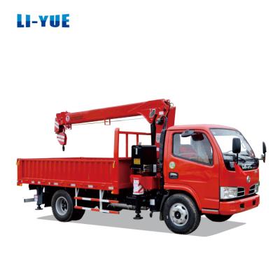 Cina 3.2 tonnellate di gru mobile a braccio rettilineo montata su camion con momento di sollevamento nominale di 7,6 T.M. in vendita
