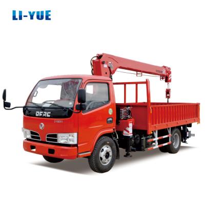 Cina 3.2 tonnellate di gru mobile a braccio rettilineo montata su camion con momento di sollevamento nominale di 7,6 T.M. in vendita