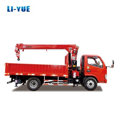 Cina 3.2 tonnellate di gru mobile a braccio rettilineo montata su camion con momento di sollevamento nominale di 7,6 T.M. in vendita