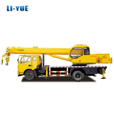 Cina 8 tonnellate gru di camion telescopica gru a gomma di sollevamento camion mobile gru di camion in vendita