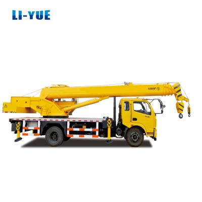 Cina 8 tonnellate gru di camion telescopica gru a gomma di sollevamento camion mobile gru di camion in vendita