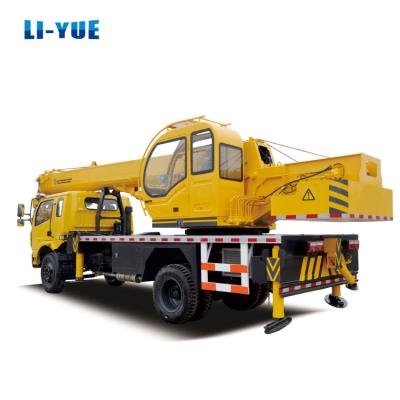 Cina 8 tonnellate gru di camion telescopica gru a gomma di sollevamento camion mobile gru di camion in vendita