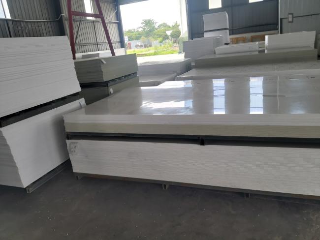 PP Board sample showing smooth surface and various colors