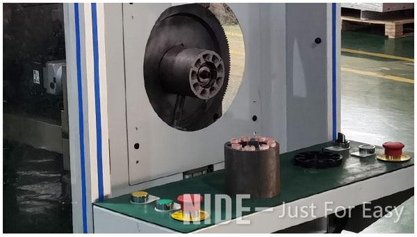 Horizontal stator slot paper inserting machine.jpg