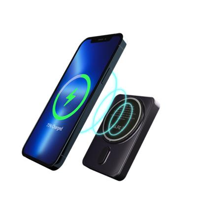 Cina OEM Magnetic Power Bank mini compatto magneto powerbank caricabatterie wireless in vendita