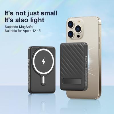 Cina Caricabatterie per telefoni portatili universali magnetiche 5000mAh Black Power Bank pieghevole in vendita