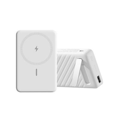 Cina Banca di potenza magnetica bianca caricabatterie portatile magnetica 10000mAh in vendita