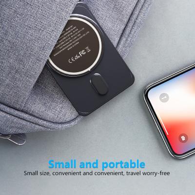 Cina 5000mAh Power Bank Caricabatterie magnetiche Leggera Power Bank magnetica in vendita