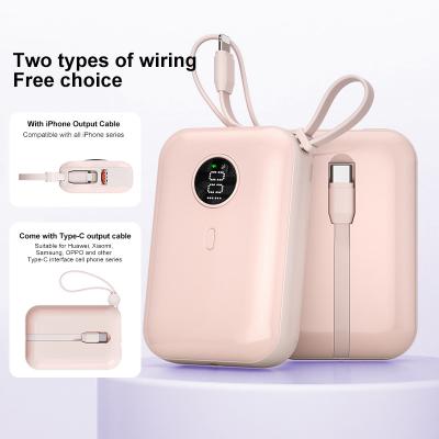 Cina ABS ignifughi PC Universal 10000mah Power Bank con cavi incorporati in vendita