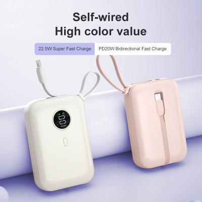 Cina ABS ignifughi PC Universal 10000mah Power Bank con cavi incorporati in vendita