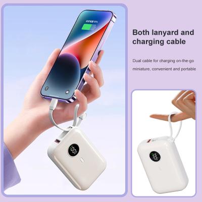 Cina ABS ignifughi PC Universal 10000mah Power Bank con cavi incorporati in vendita