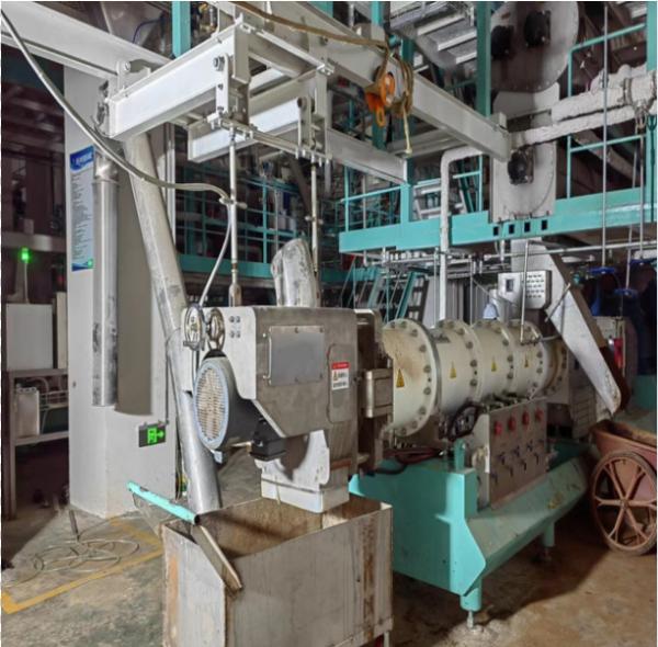 Quality Double Screw Floating Fish Feed Pellet Making Machine 8-12t/h Capacity for sale