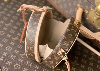 Chine Les dames garnissent en cuir la croix circulaire de serrure de poussée de 7.5cm - sac mortuaire avec l'ornement mental à vendre