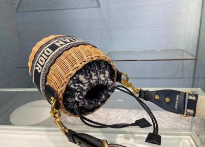 Cina Borsa di lusso del secchio di Straw Sloping Cross Wicker Woven per estate in vendita