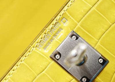 Cina Borsa gialla della pelle del coccodrillo della maniglia 22cm delle donne con forma quadrata in vendita