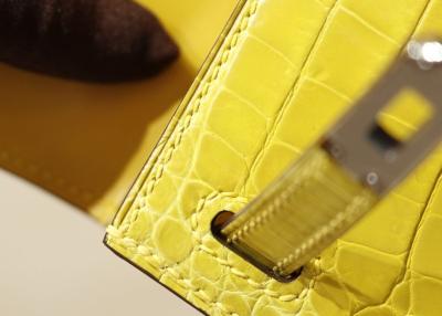 Cina Borsa gialla della pelle del coccodrillo della maniglia 22cm delle donne con forma quadrata in vendita