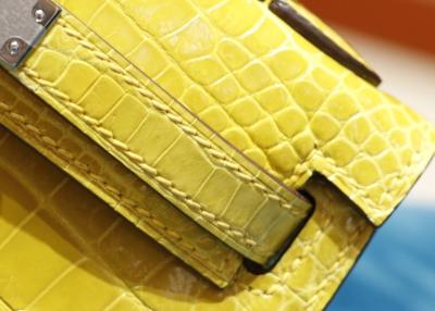 Cina Borsa gialla della pelle del coccodrillo della maniglia 22cm delle donne con forma quadrata in vendita