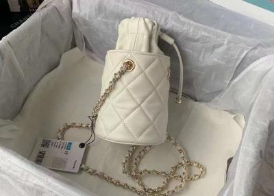 Cina Borsa di lusso del secchio della pelle di montone 18cm delle donne con la decorazione delle catene in vendita