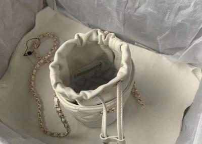 Cina Borsa di lusso del secchio della pelle di montone 18cm delle donne con la decorazione delle catene in vendita