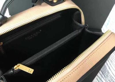 Cina Chiusura di Bag With Flap del progettista delle signore di trucco 21cm della pelle bovina del modello della lettera in vendita