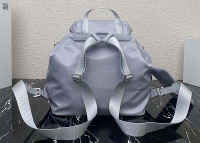 Cina Logo di nylon del triangolo dello zaino delle piccole donne blu staccabili di 30cm in vendita