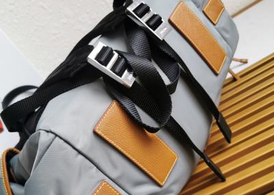 Cina Zaino di lusso di marca dell'albicocca di cuoio di Saffiano con le tasche multiple in vendita