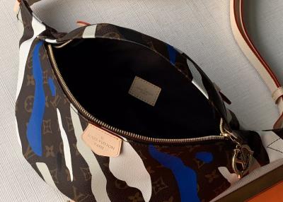 Cina Forma aperta dello gnocco della borsa della vita delle signore della chiusura lampo della tela del monogramma del cammuffamento in vendita