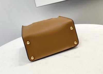 Cina Genunie fustiga la borsa di cuoio sveglia del sacco per cadaveri di lunghezza trasversale di lusso del secchio 19cm in vendita
