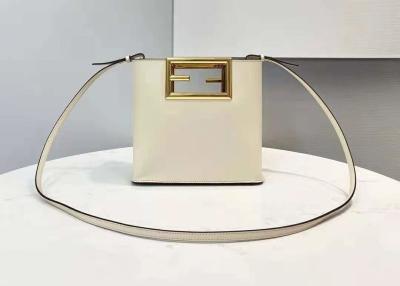 Cina Genunie fustiga la borsa di cuoio sveglia del sacco per cadaveri di lunghezza trasversale di lusso del secchio 19cm in vendita