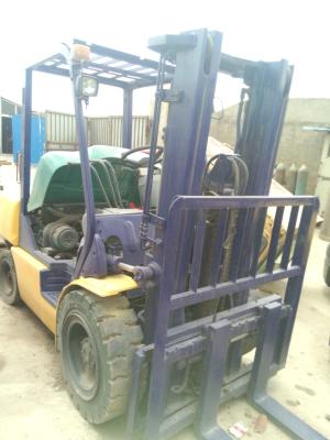 China 3t.2t used komatsu forklift working into container for sale