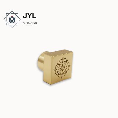 China Gouden Vierkante Kroonkurk Logo Engraved Luxury Cosmetics Packing van Parfumzamac Te koop