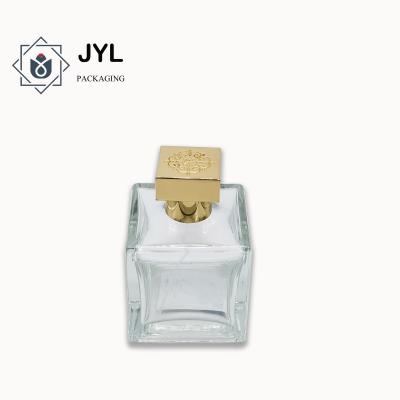Cina L'oro profuma il tappo di bottiglia Logo Engraved Luxury Cosmetics Packing del quadrato di Zamac in vendita
