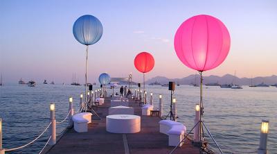 중국 인쇄 로고 4.6m/15.1ft 다른 색깔 풍선을 가진 팽창식 LED 빛 할로겐 램프 판매용