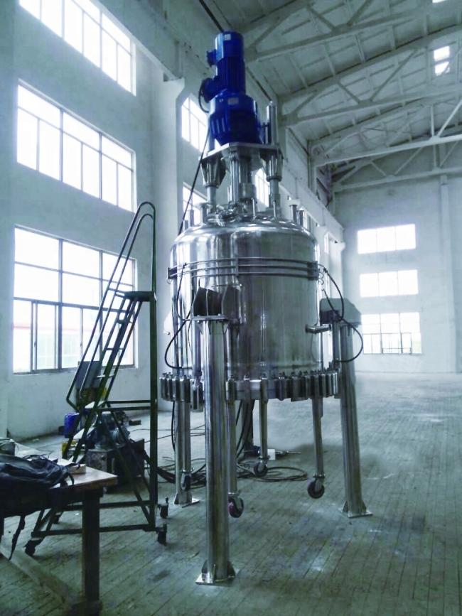 Agitated Nutsche Filter Drying Machine in operation