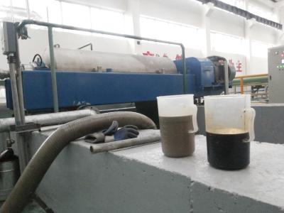 中国 分類廃棄物浸出水のための横のらせん沈殿遠心分離機三相 販売のため
