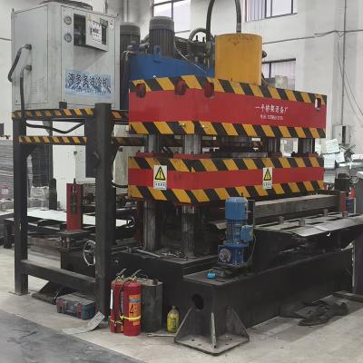 China Heavy Duty Cable Tray Forming Machine Met 380v Spanning En Krachtige 2*45kw Motor Te koop